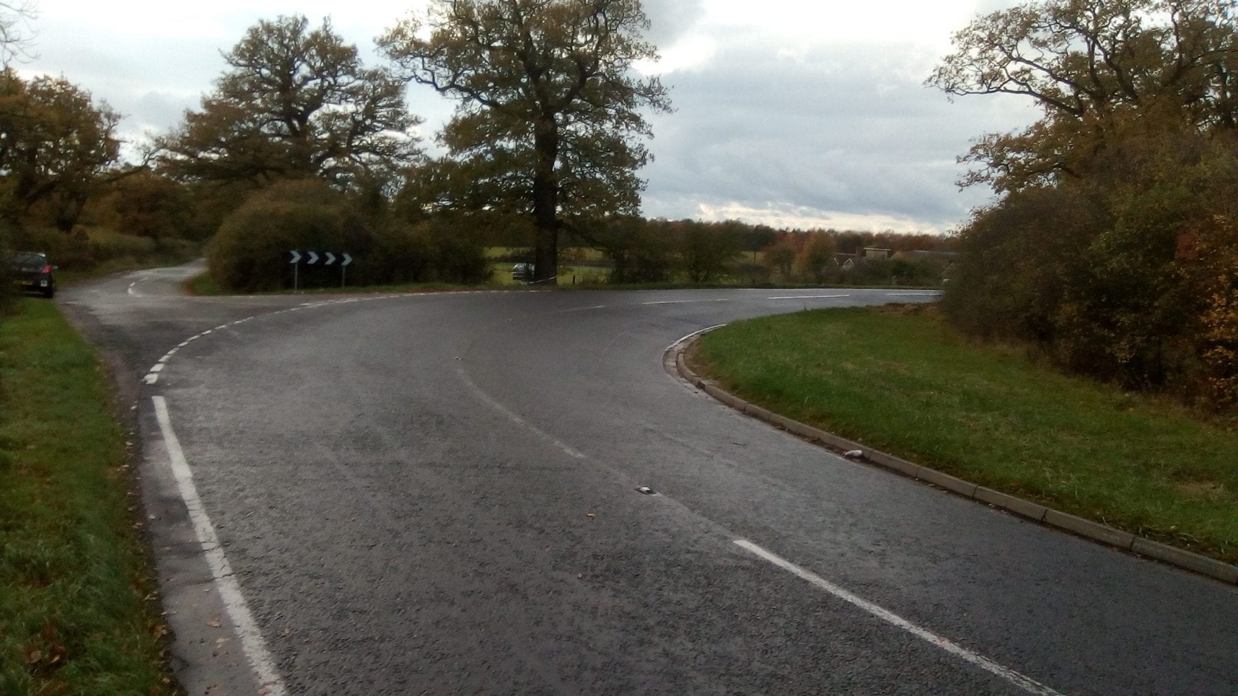 How to drive around country road bends | Big Tom Intensive Driving School